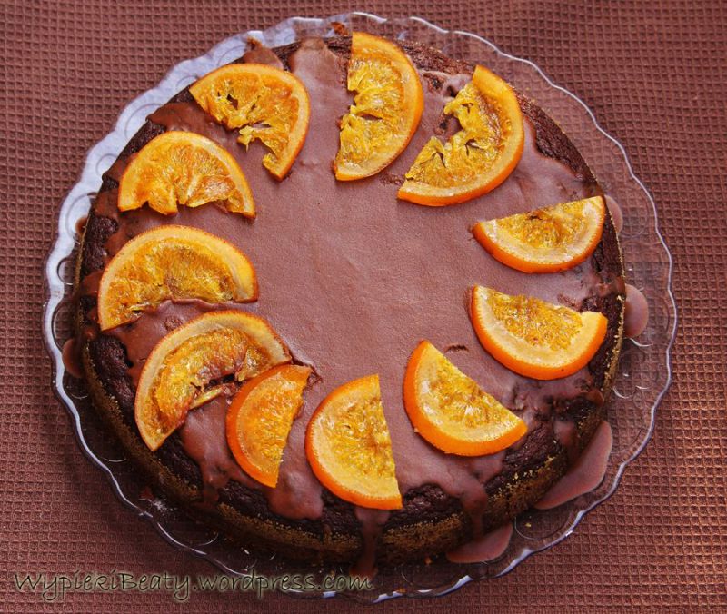 Ciasto czekoladowe z suszonymi śliwkami - przepis - Wypieki Beaty