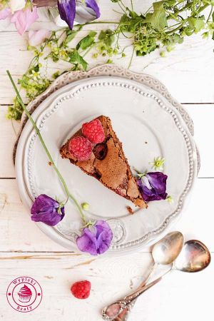 Ciasto czekoladowe z malinami - przepis - Wypieki Beaty