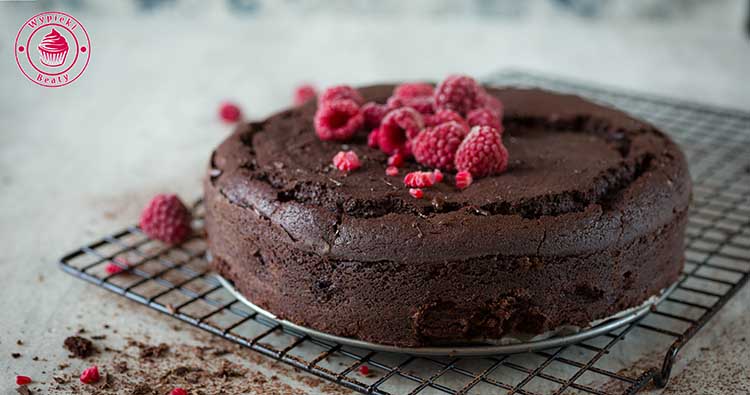Czekoladowe ciasto z malinami - przepis - Wypieki Beaty