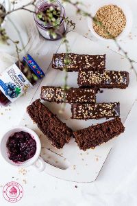 Czekoladowe ciasto z dżemem - przepis - Wypieki Beaty