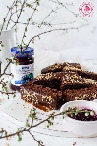 Czekoladowe ciasto z dżemem - przepis - Wypieki Beaty