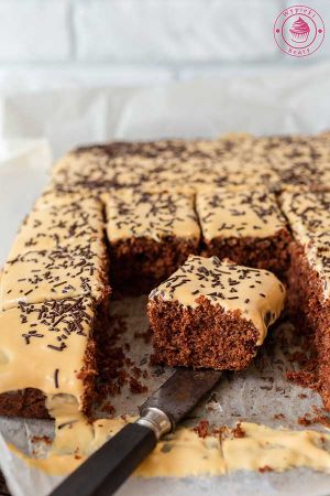 Ciasto czekoladowe z kremem kajmakowym - przepis - Wypieki Beaty