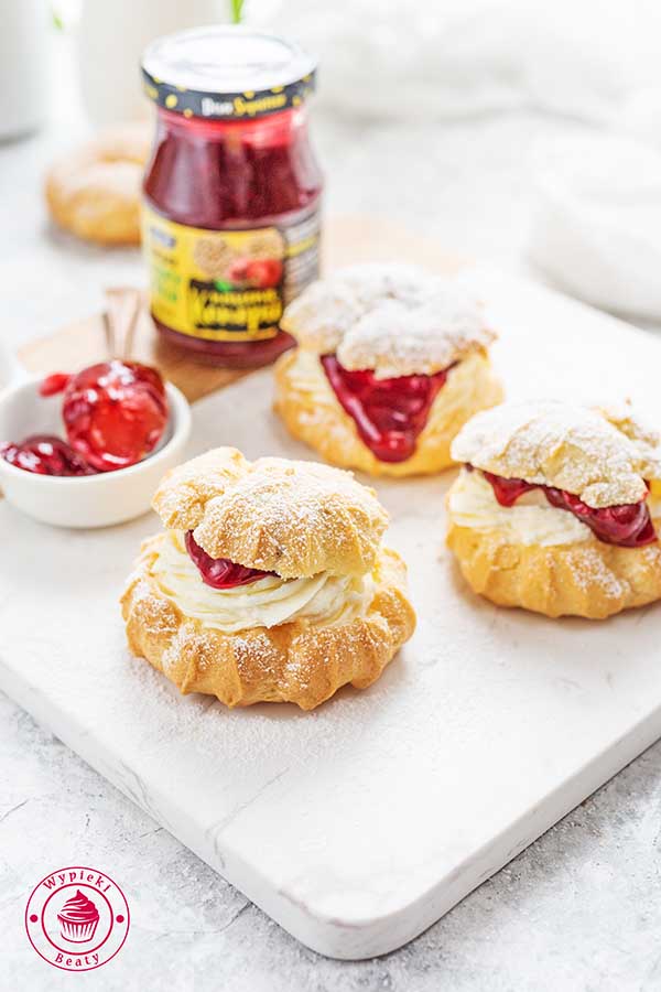 Ptysie z kremem i owocami - przepis - Wypieki Beaty