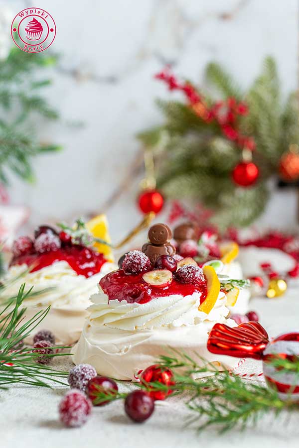 Świąteczne bezy z żurawinami - przepis - Wypieki Beaty