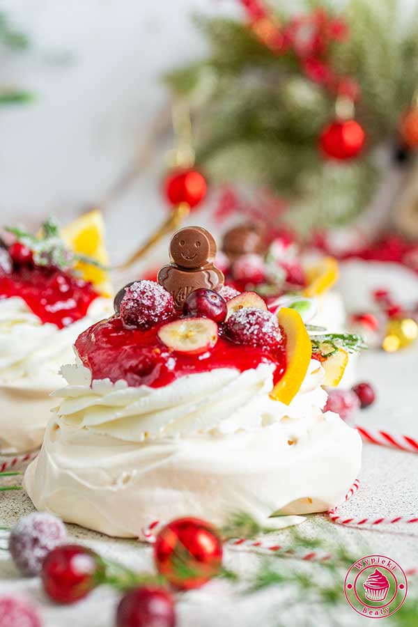 Świąteczne bezy z żurawinami - przepis - Wypieki Beaty