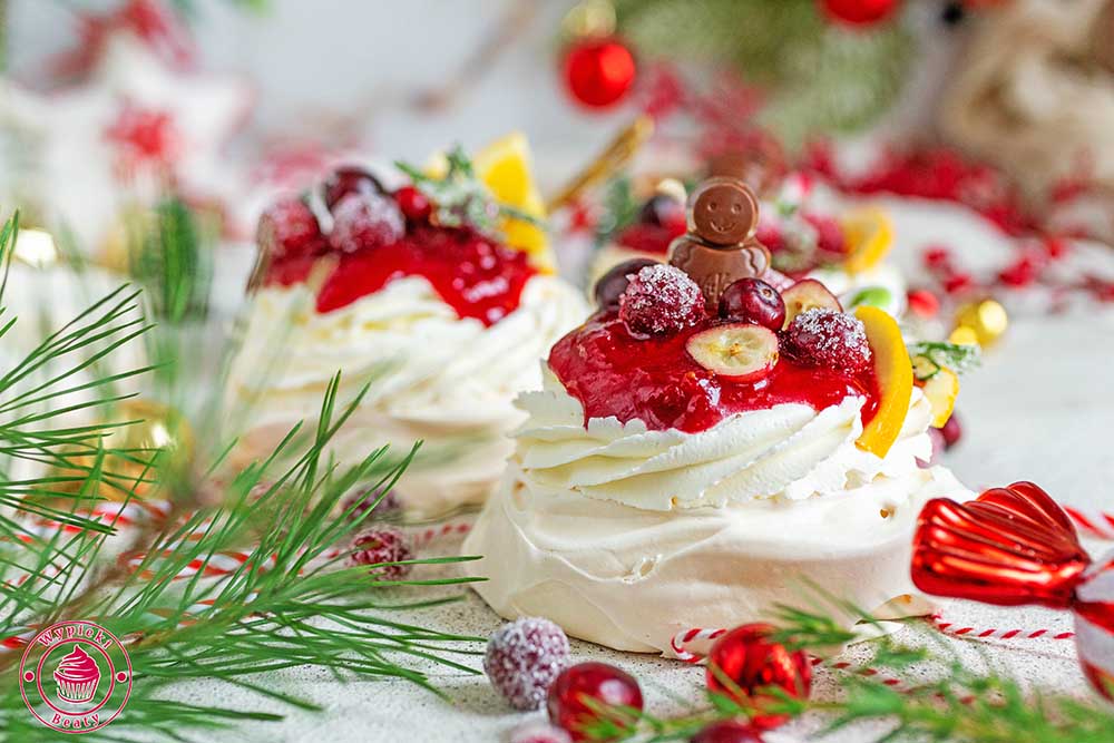 Świąteczne bezy z żurawinami - przepis - Wypieki Beaty