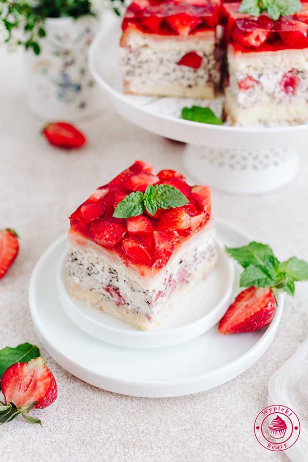 Ciasto stracciatella z truskawkami - przepis - Wypieki Beaty