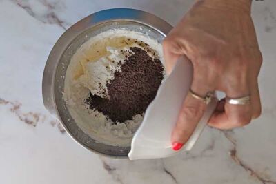 Ciasto stracciatella z truskawkami - przepis - Wypieki Beaty