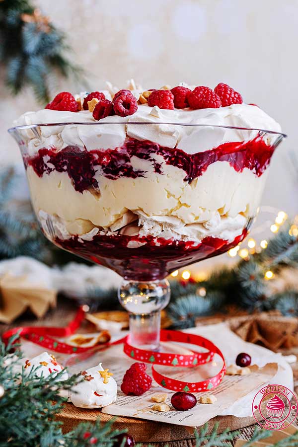 Bezowy deser trifle - przepis - Wypieki Beaty