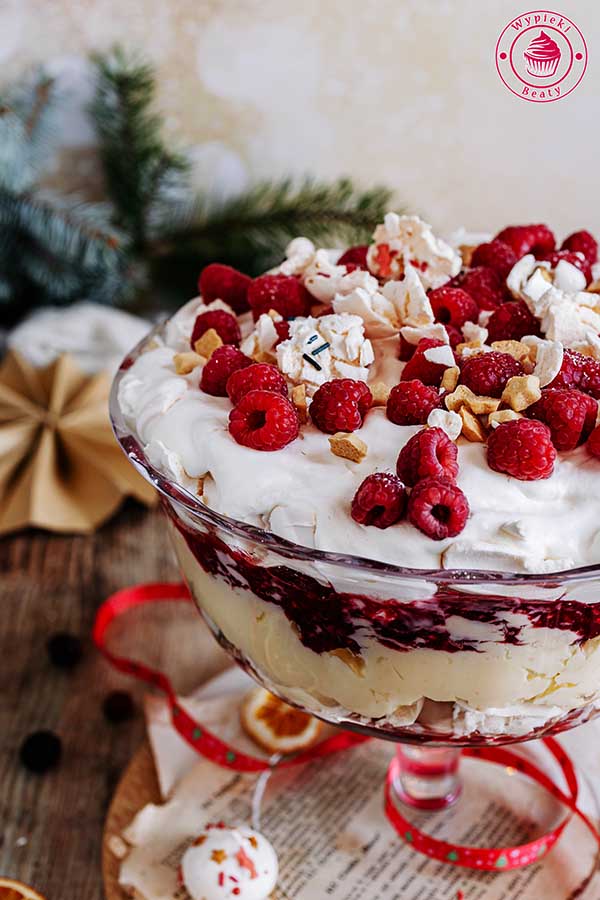 Bezowy deser trifle - przepis - Wypieki Beaty