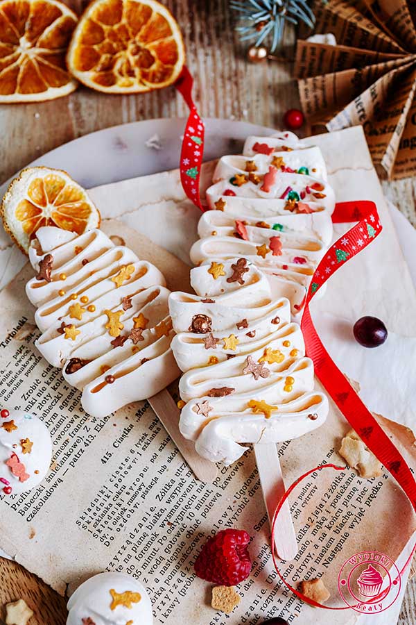 Bezowy deser trifle - przepis - Wypieki Beaty