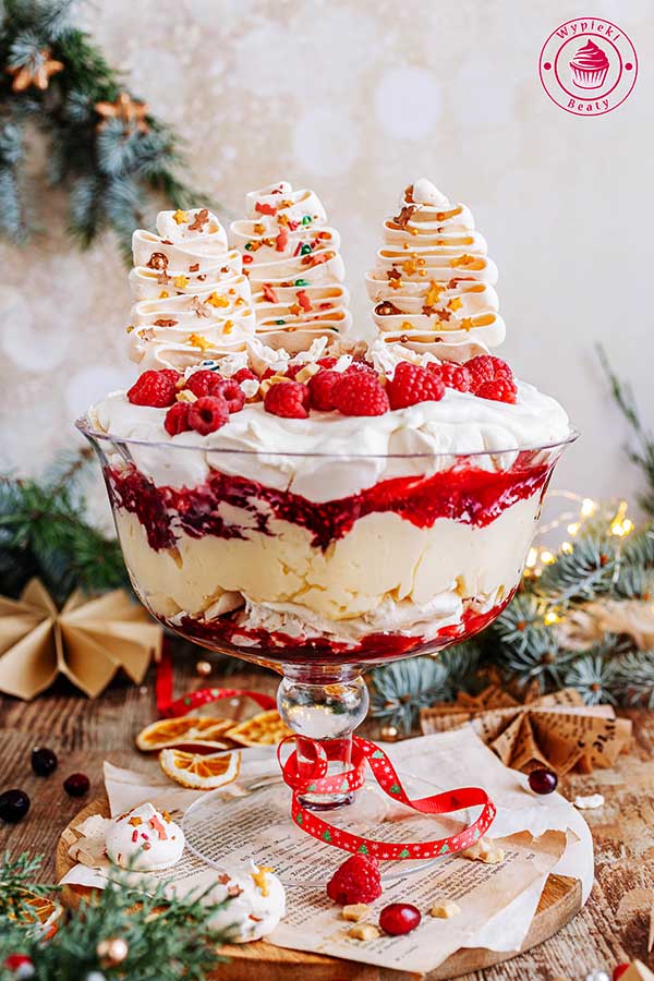 Bezowy deser trifle - przepis - Wypieki Beaty