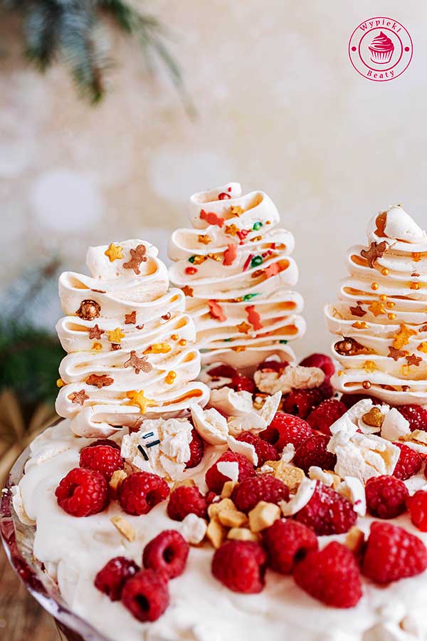 Bezowy deser trifle - przepis - Wypieki Beaty