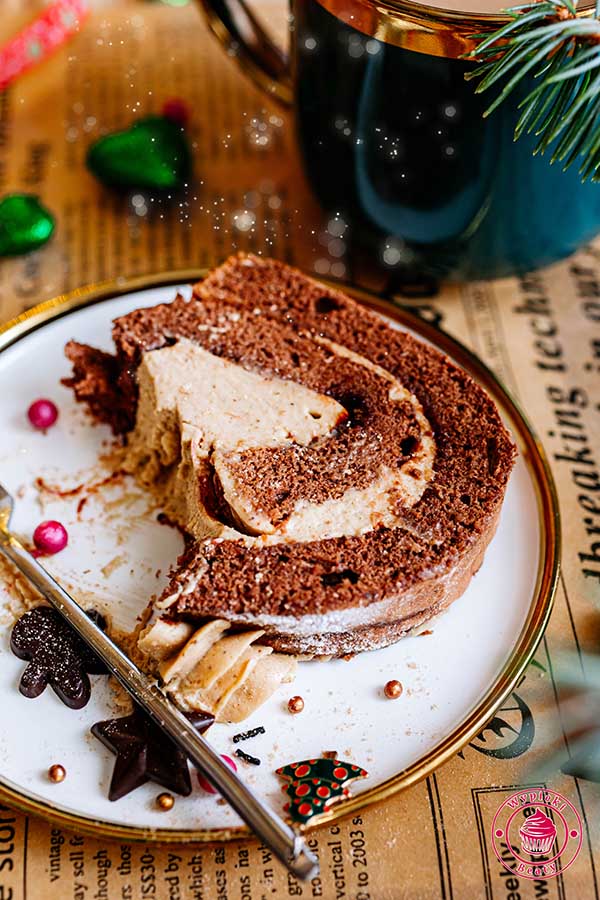 Świąteczna rolada piernikowa - przepis - Wypieki Beaty