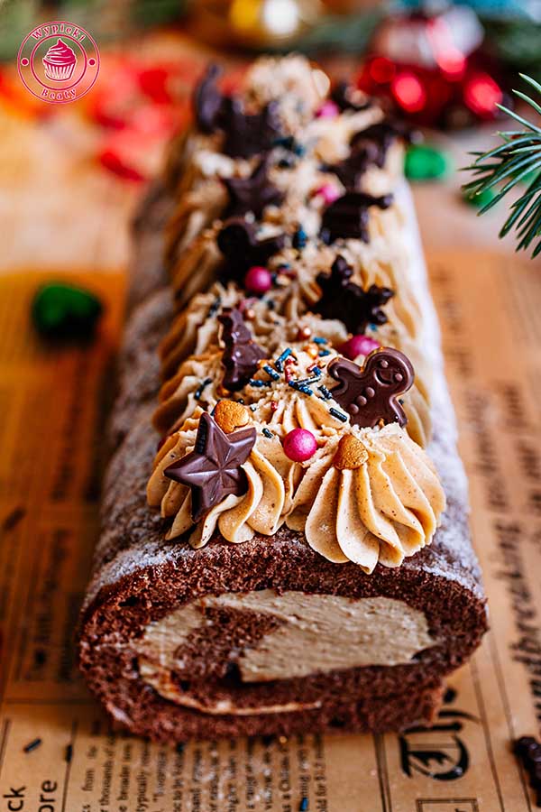 Świąteczna rolada piernikowa - przepis - Wypieki Beaty