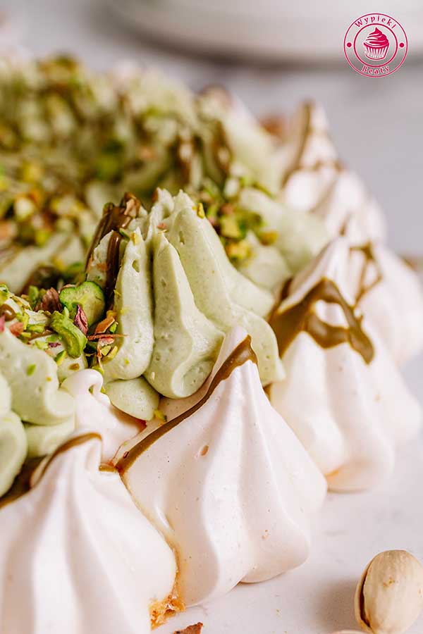 Beza pistacjowa z pistacjami - przepis - Wypieki Beaty