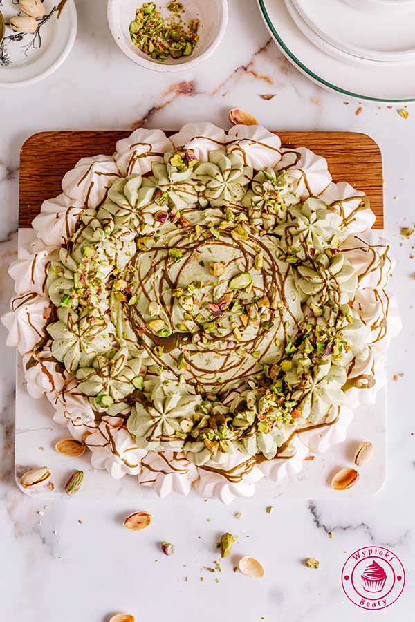 Beza pistacjowa z pistacjami - przepis - Wypieki Beaty